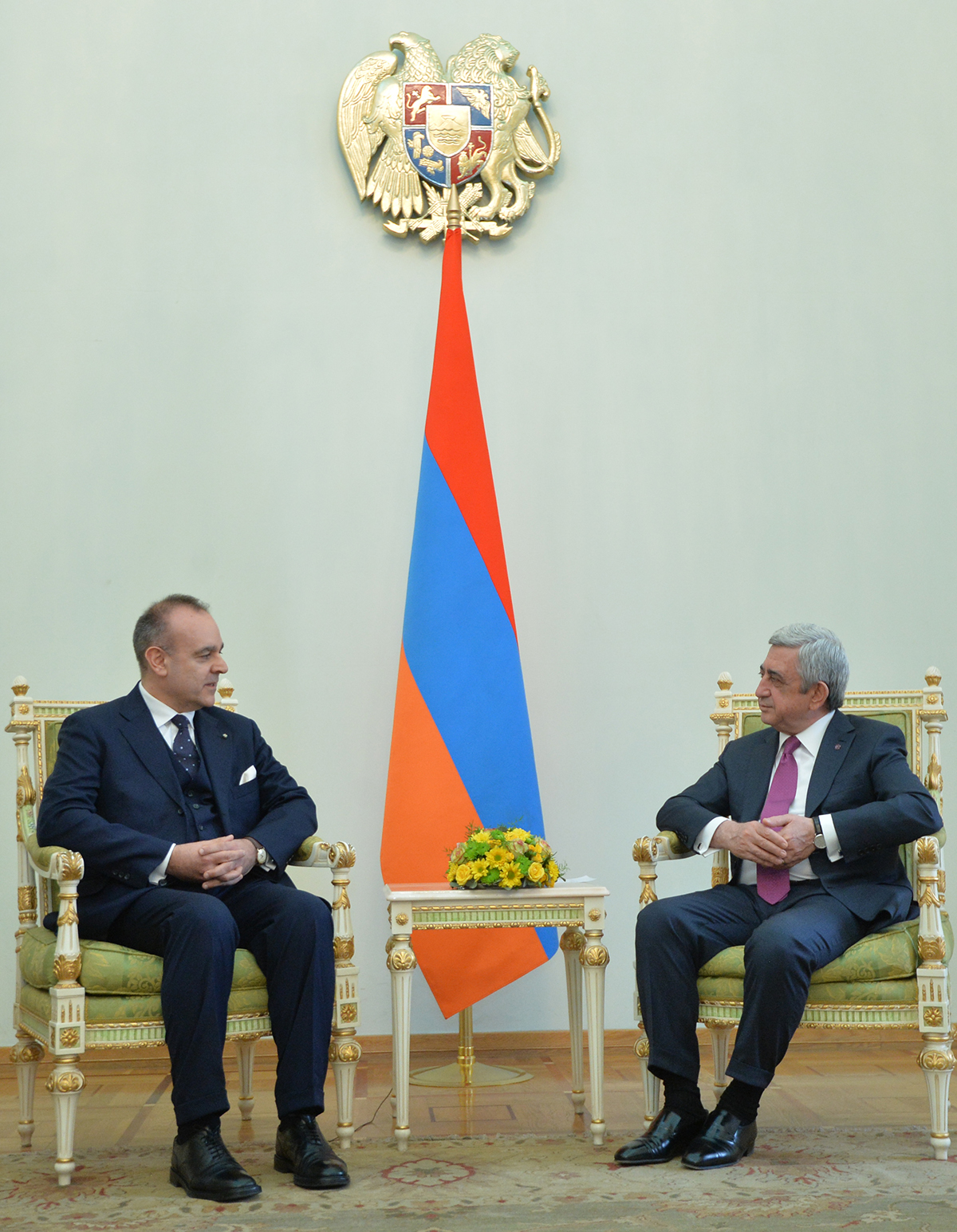 Newly appointed Italian Ambassador hands credentials to President of ...