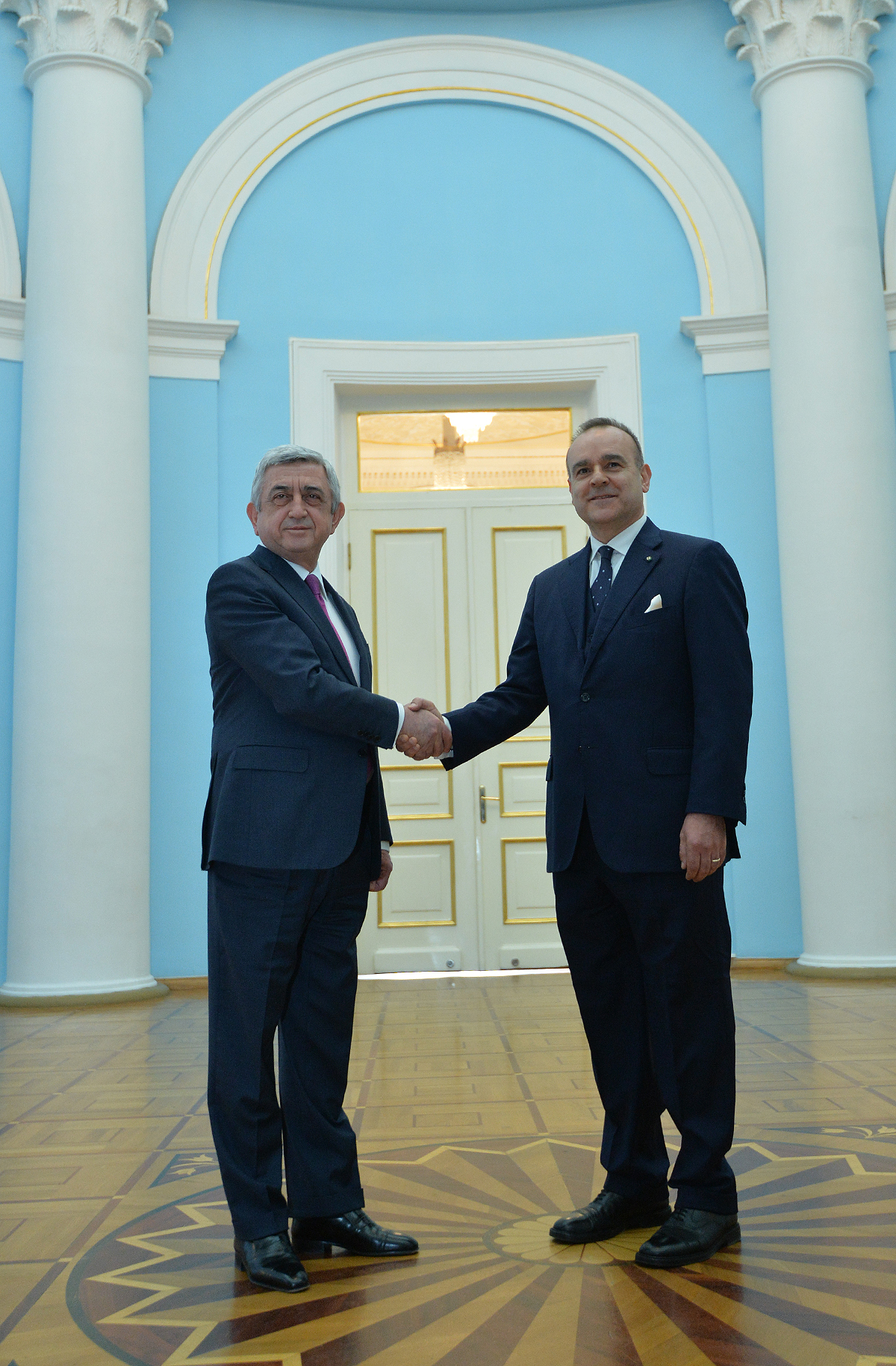 Newly appointed Italian Ambassador hands credentials to President of ...