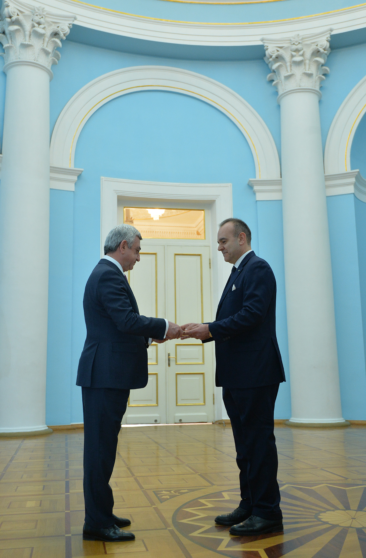 Newly appointed Italian Ambassador hands credentials to President of ...